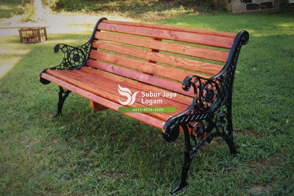 Tips Memilih Model Kursi Untuk Taman Terbuka - CV Subur Jaya Logam